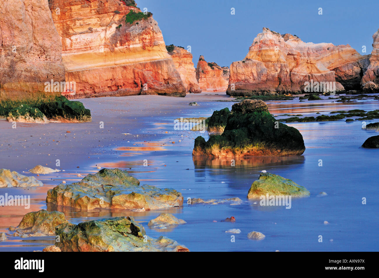 Paysage de plage plage de portimao Banque de photographies et d’images ...