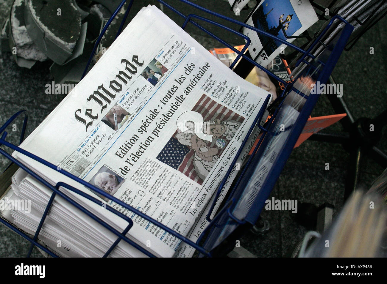 Kiosque journal paris Banque de photographies et d’images à haute ...