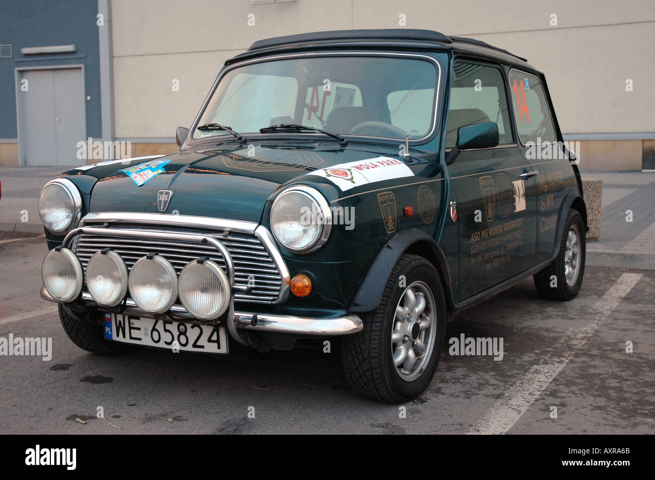 Morris mini racing car Banque de photographies et d’images à haute ...
