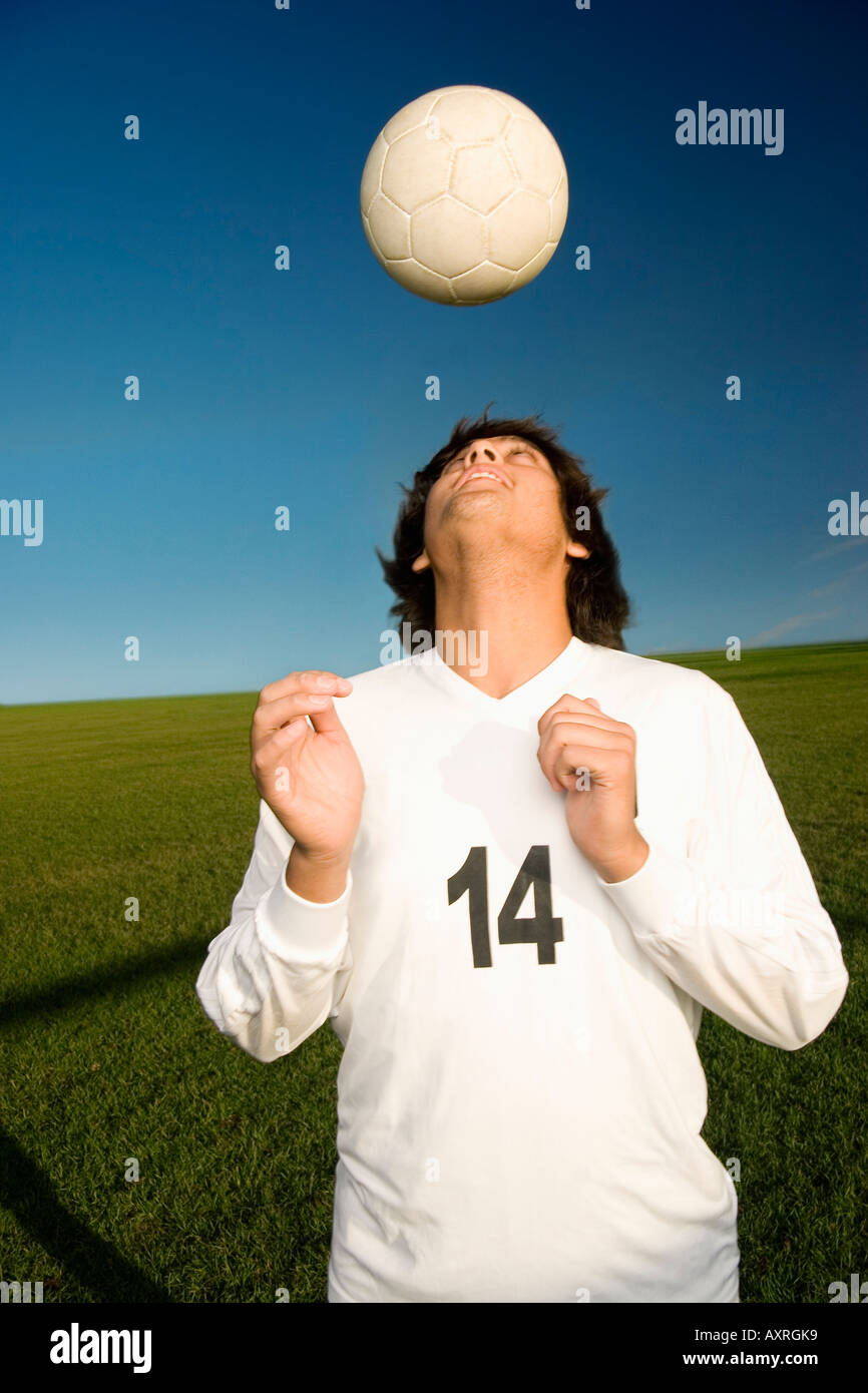 Joueur de foot posé Banque de photographies et d’images à haute ...