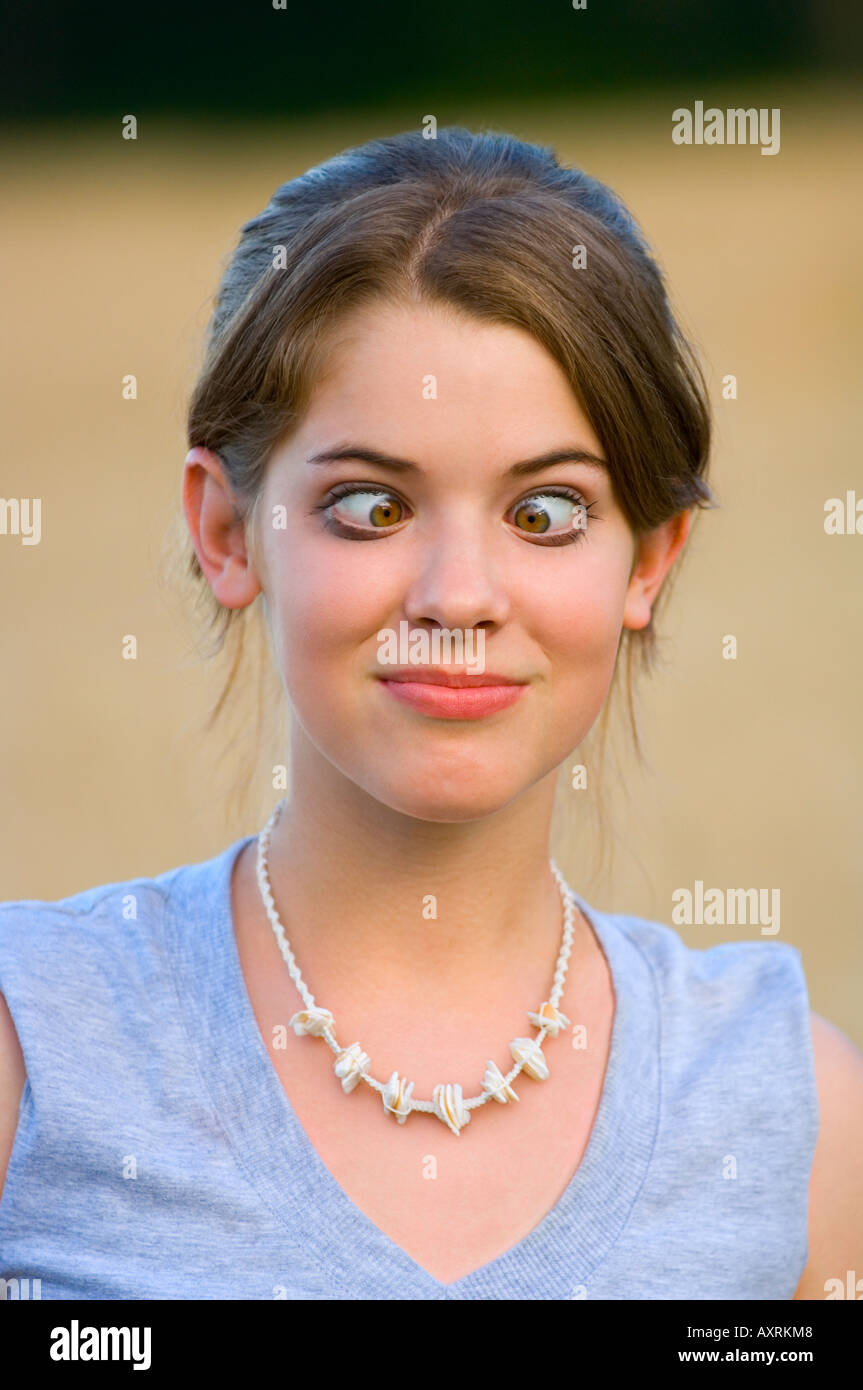 Cross eyed girl Banque de photographies et d’images à haute résolution ...