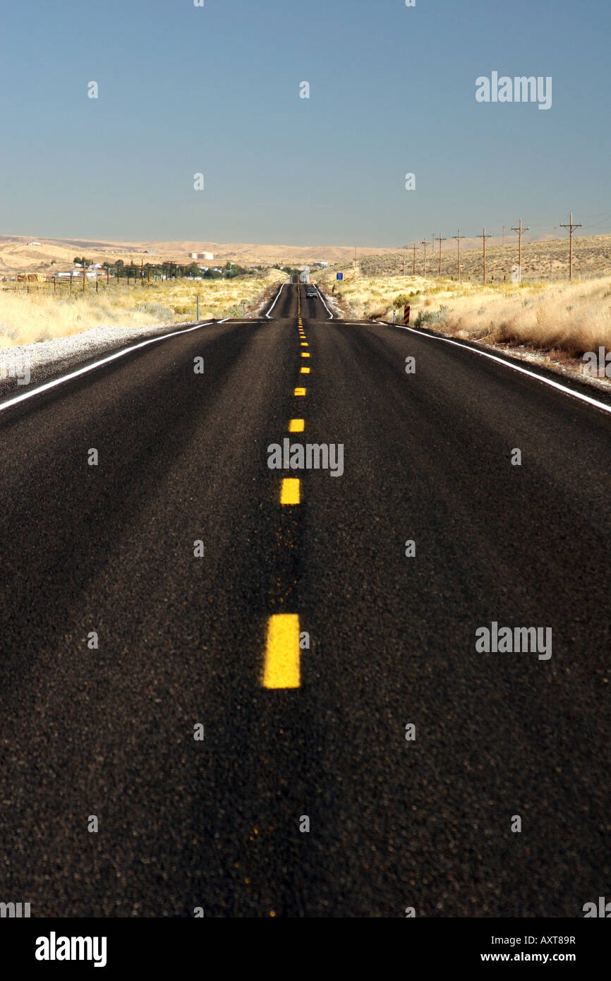 Nouvelle route pavée comme il faîtes une colline avec un effet visible ...