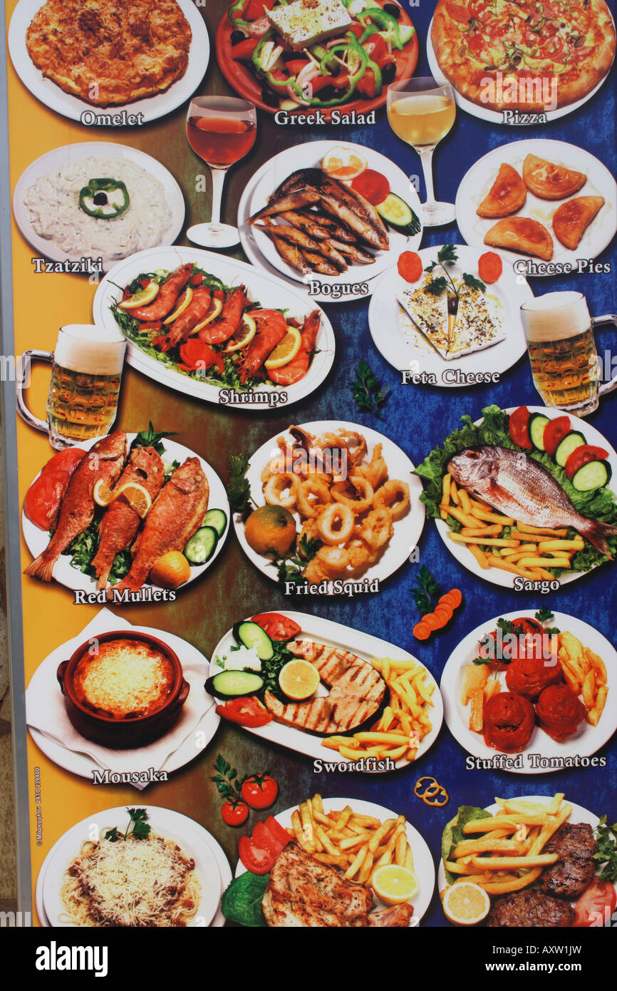 Menu grec avec des photos de plats typiques au restaurant. Crète, Grèce ...