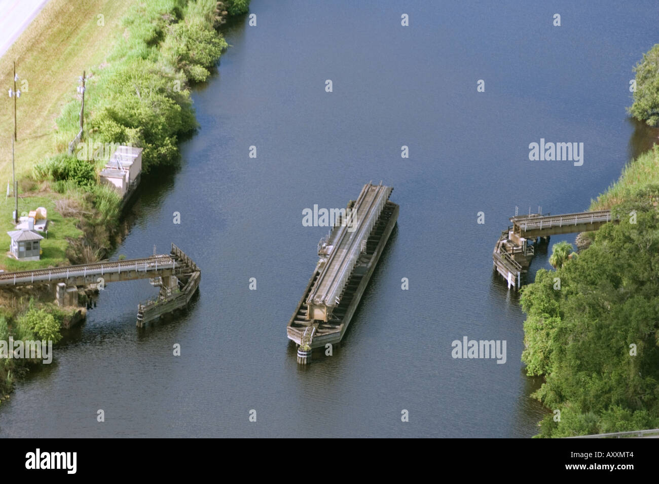 Pont tournant ferroviaire Banque de photographies et d’images à haute ...