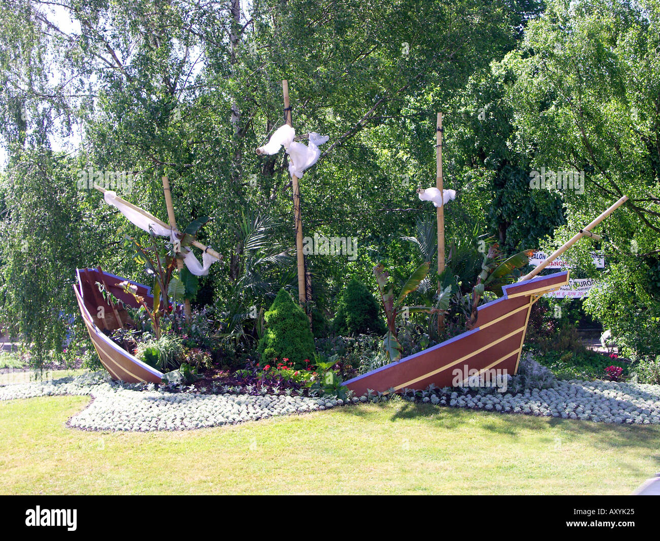 Décoration rond-point sous la forme d'un bateau à voile Loudun Vienne ...