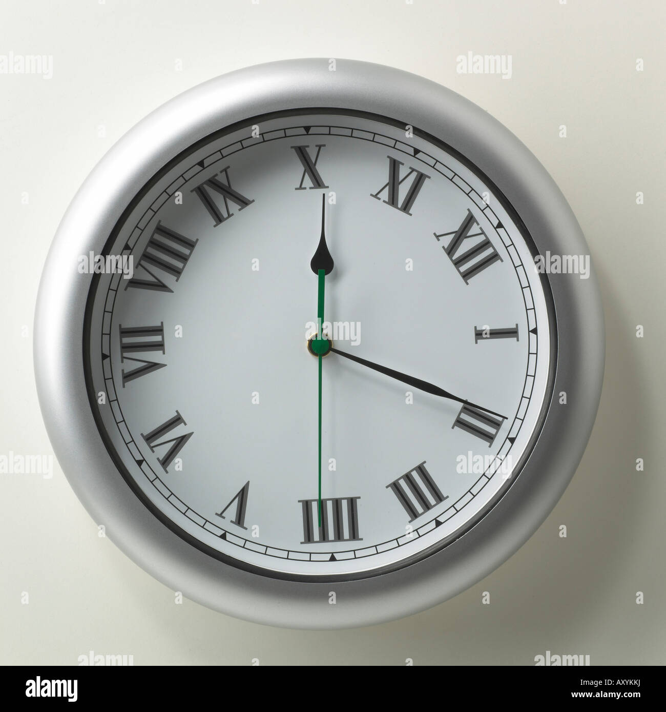 Horloge avec chiffres romains Banque de photographies et d’images à ...