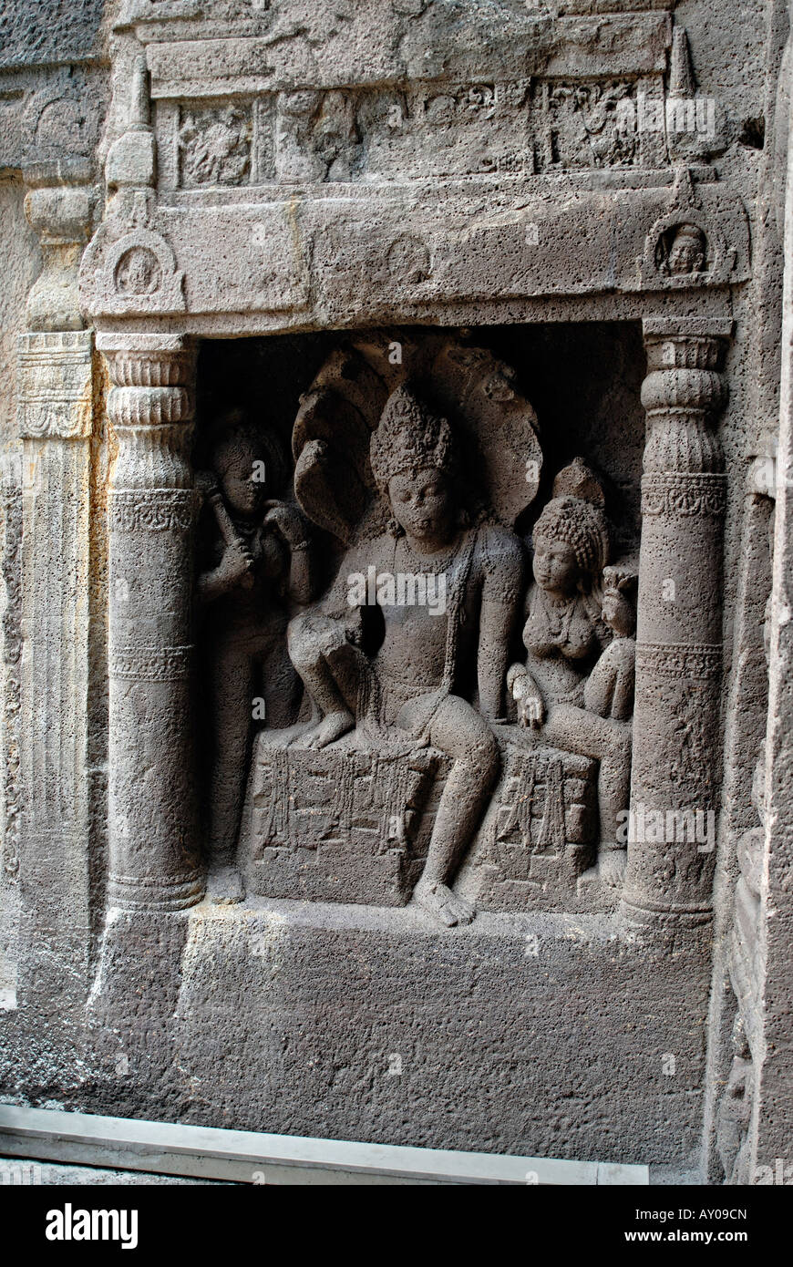 Ajanta Cave 19 : Nagaraja et son épouse (Nagini). Aurangabad ...