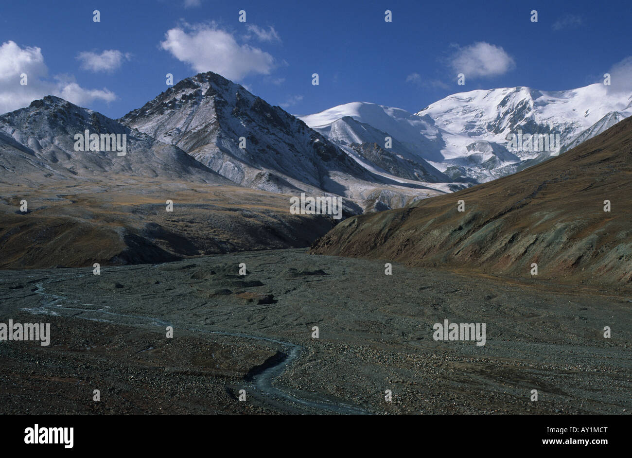 Kyzyl art pass Banque de photographies et d’images à haute résolution ...