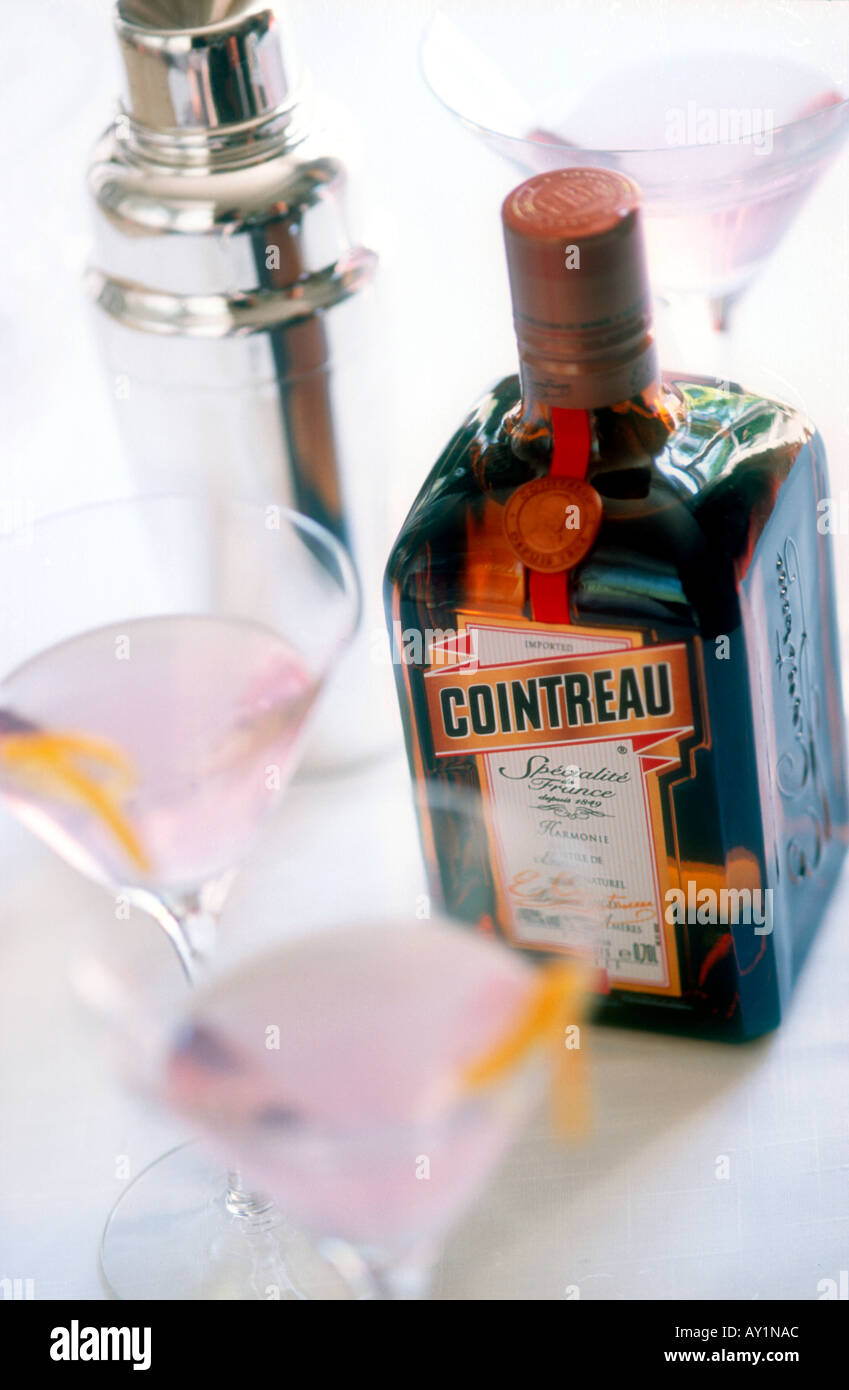 Bouteille cointreau Banque de photographies et d’images à haute ...