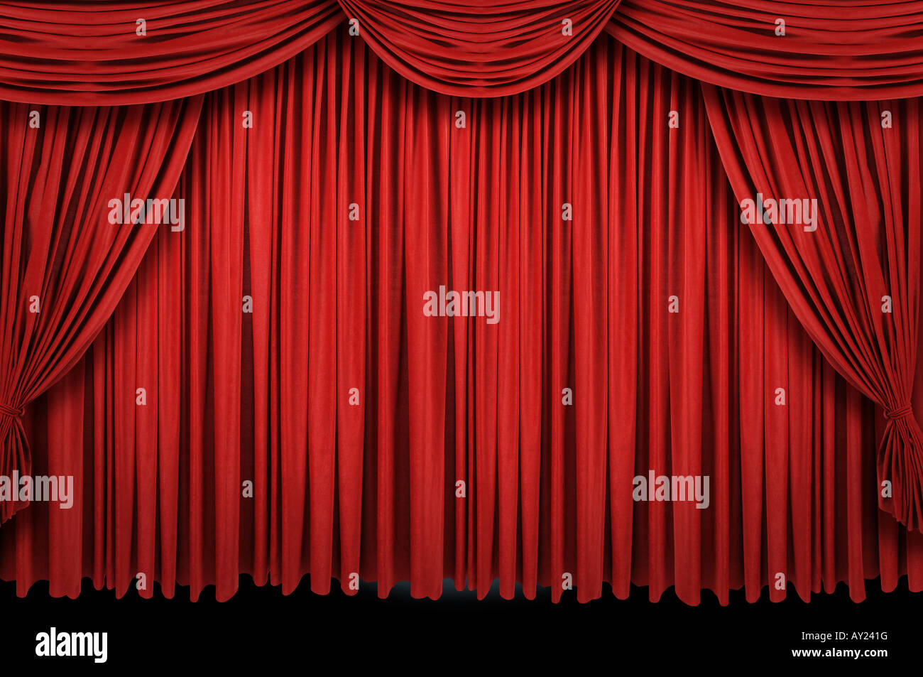 Rideau rouge Banque de photographies et d’images à haute résolution - Alamy