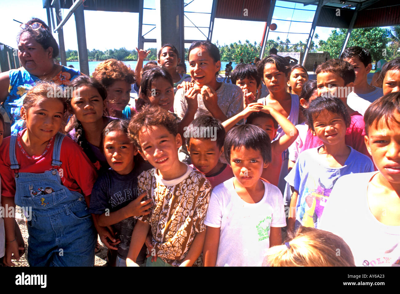 French polynesia tahiti island children Banque de photographies et d ...