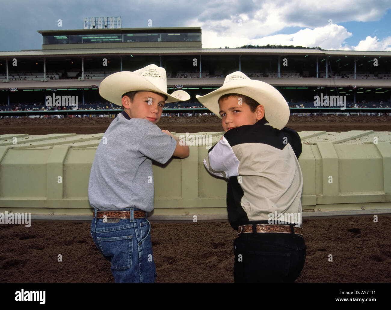 Jeunes cow boys Banque de photographies et d’images à haute résolution ...