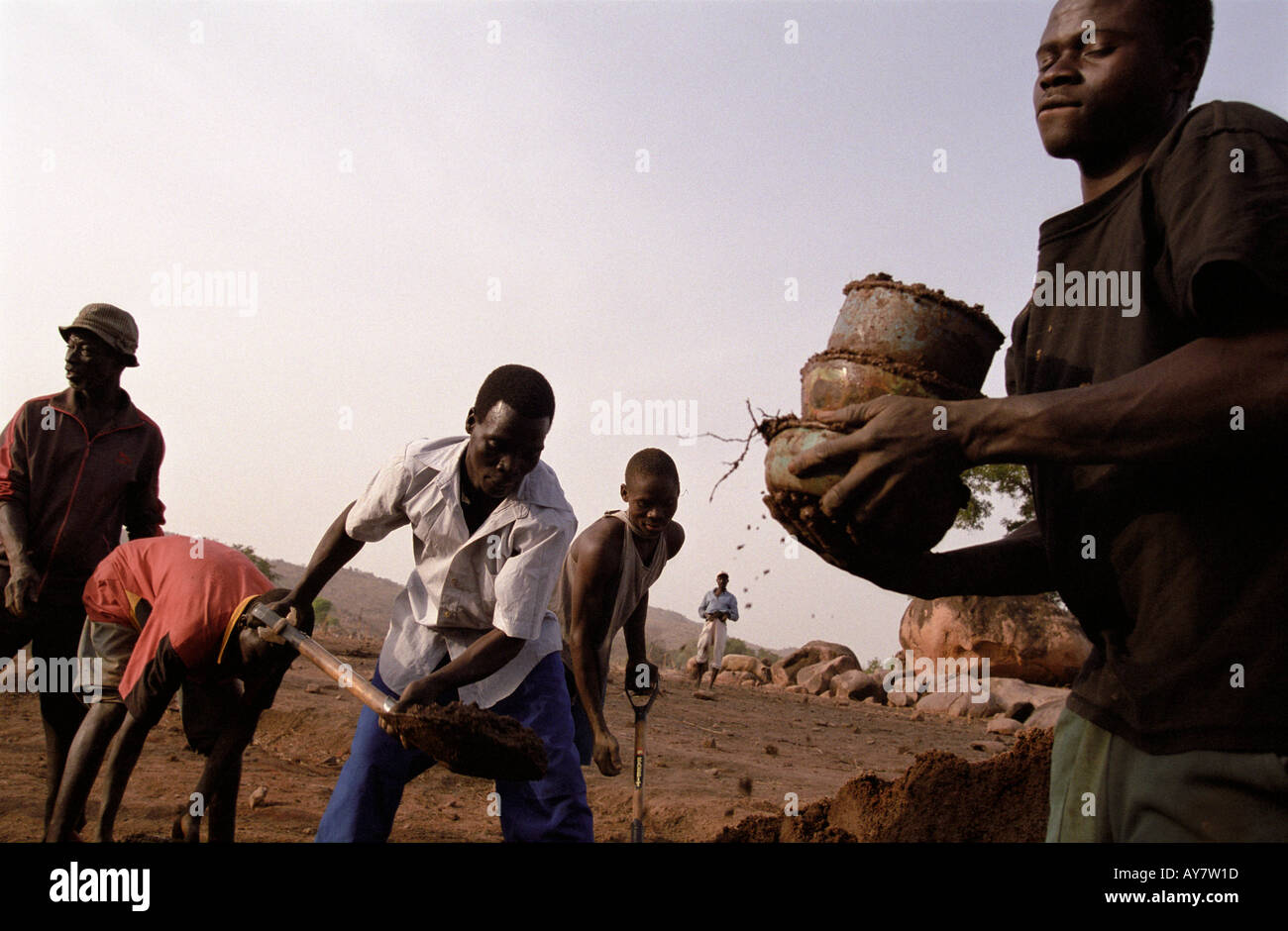 Mixing mud Banque de photographies et d’images à haute résolution - Alamy