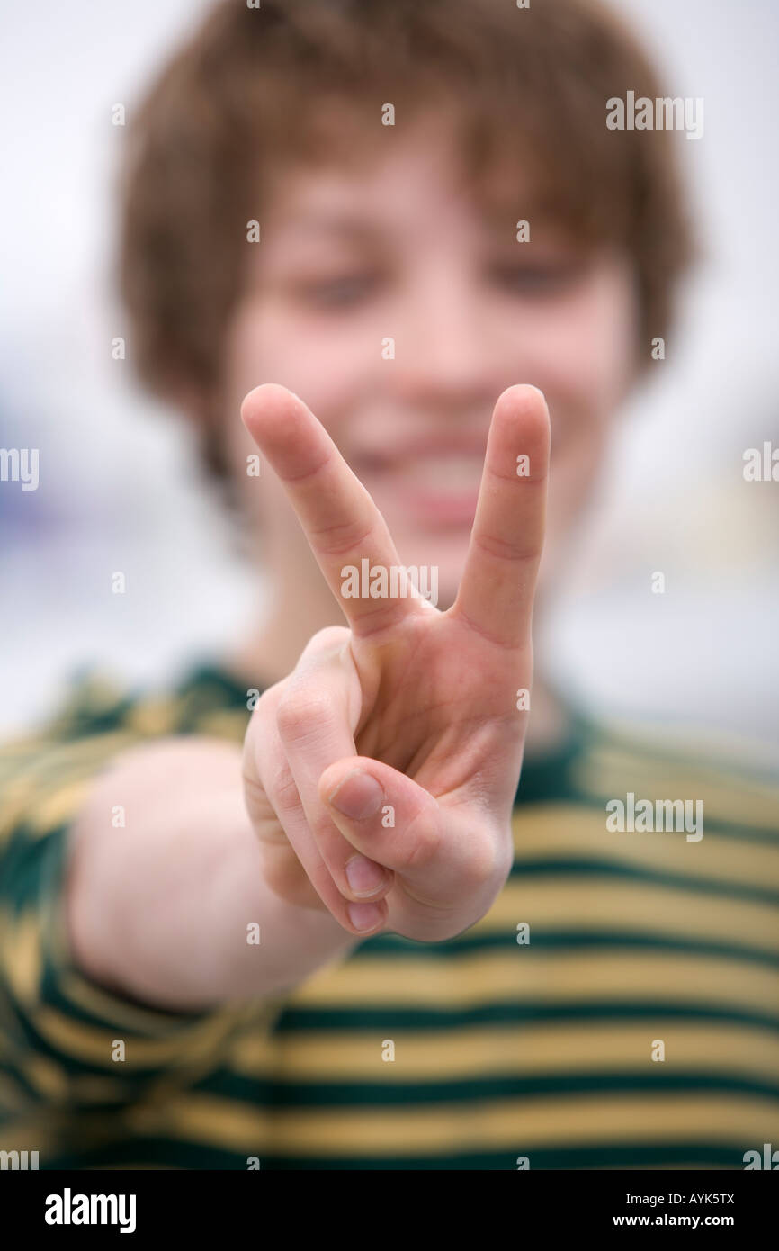 V gesture Banque de photographies et d’images à haute résolution - Alamy