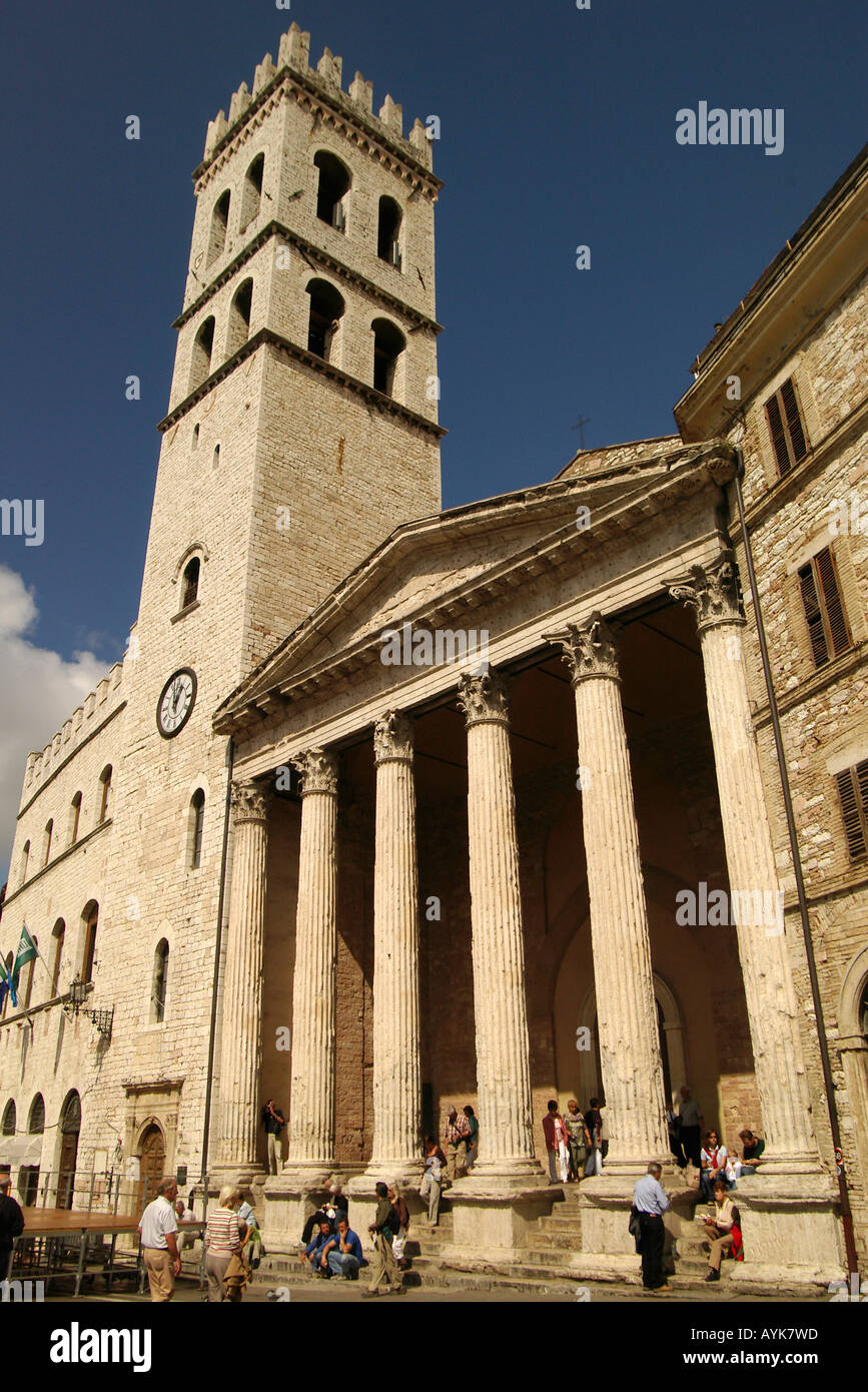 Voyage tourisme piazza del comune assisi assisi latin Banque de ...