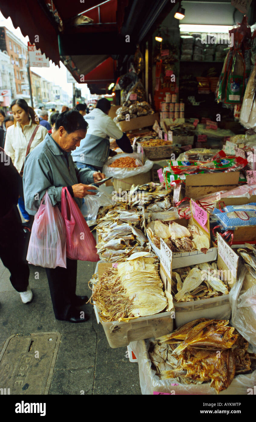 Chinatown san francisco shopping fish Banque de photographies et d ...