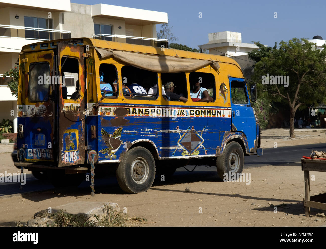 Bus minibus transportation senegal Banque de photographies et d’images ...