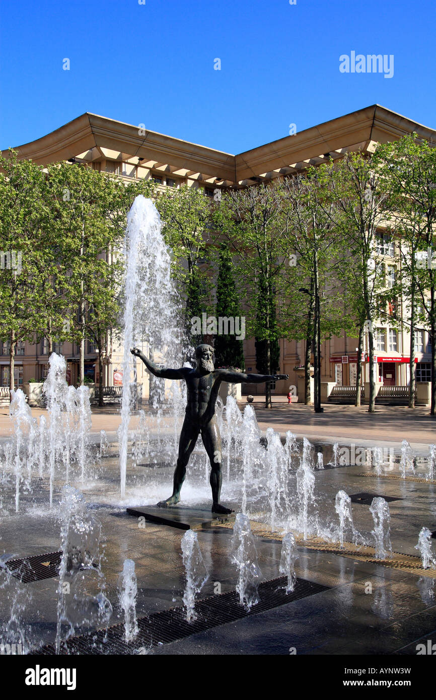 Statue de zeus, place du nombre d'or Montpellier, Hérault, Languedoc ...