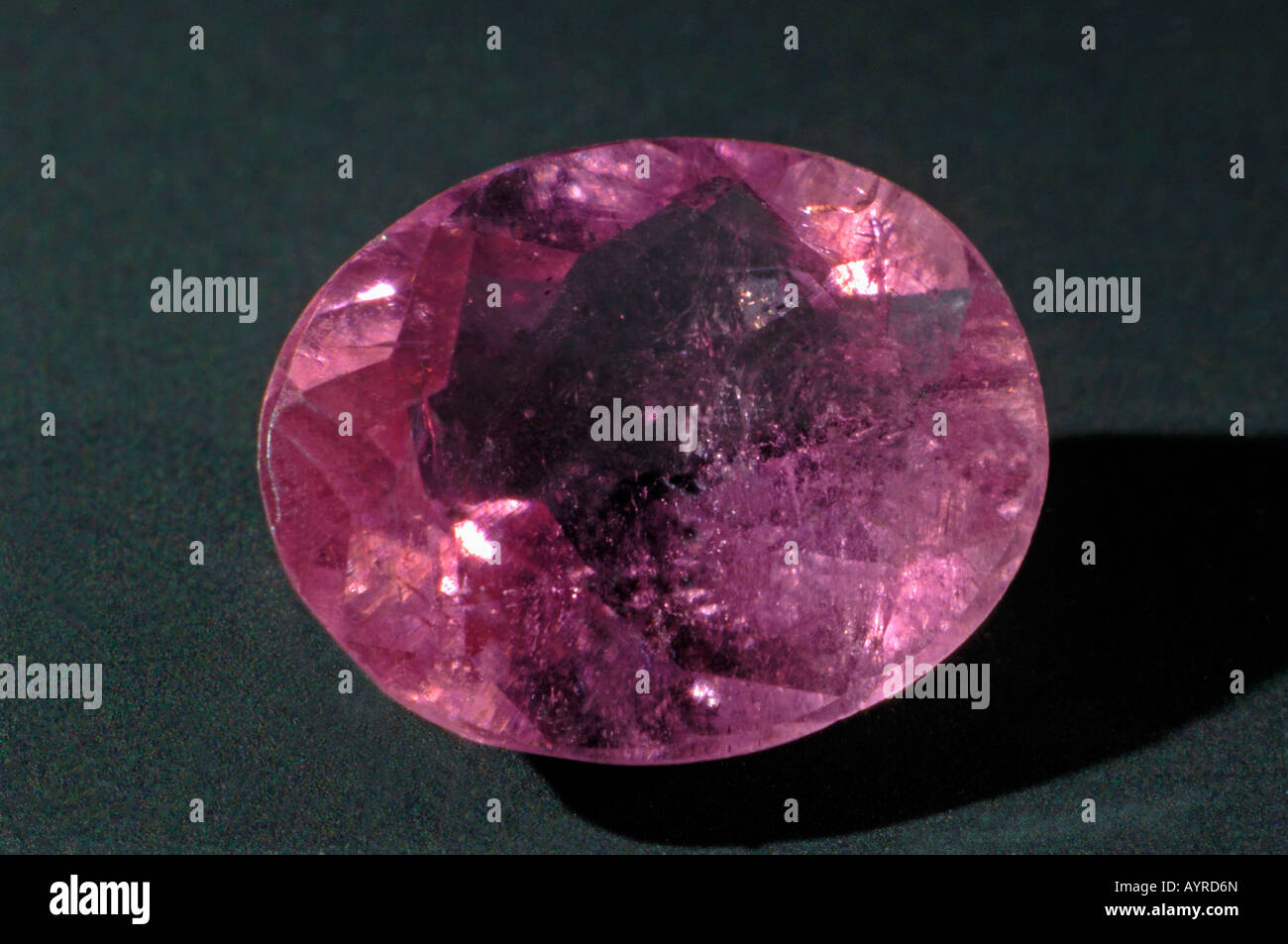 Tourmaline rose Banque de photographies et d’images à haute résolution ...