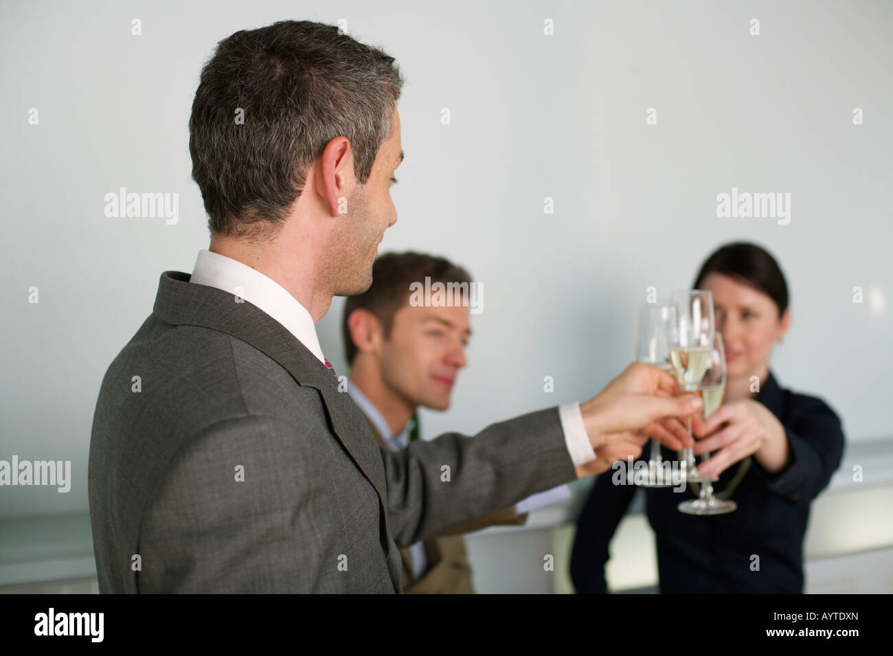 Chinking glasses Banque de photographies et d’images à haute résolution ...