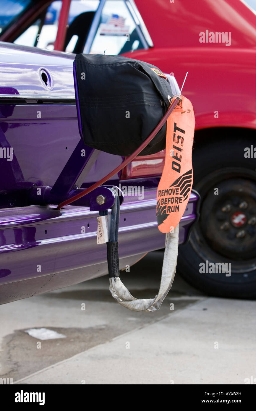 Parachute sur l'arrière d'une voiture glisser Photo Stock - Alamy