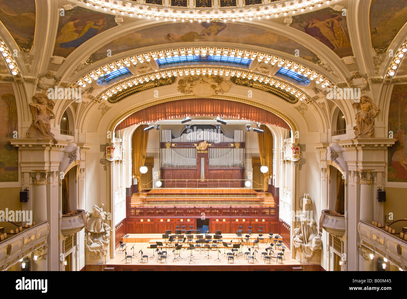 La salle de Concert Smetana de la Maison municipale de Prague Photo ...