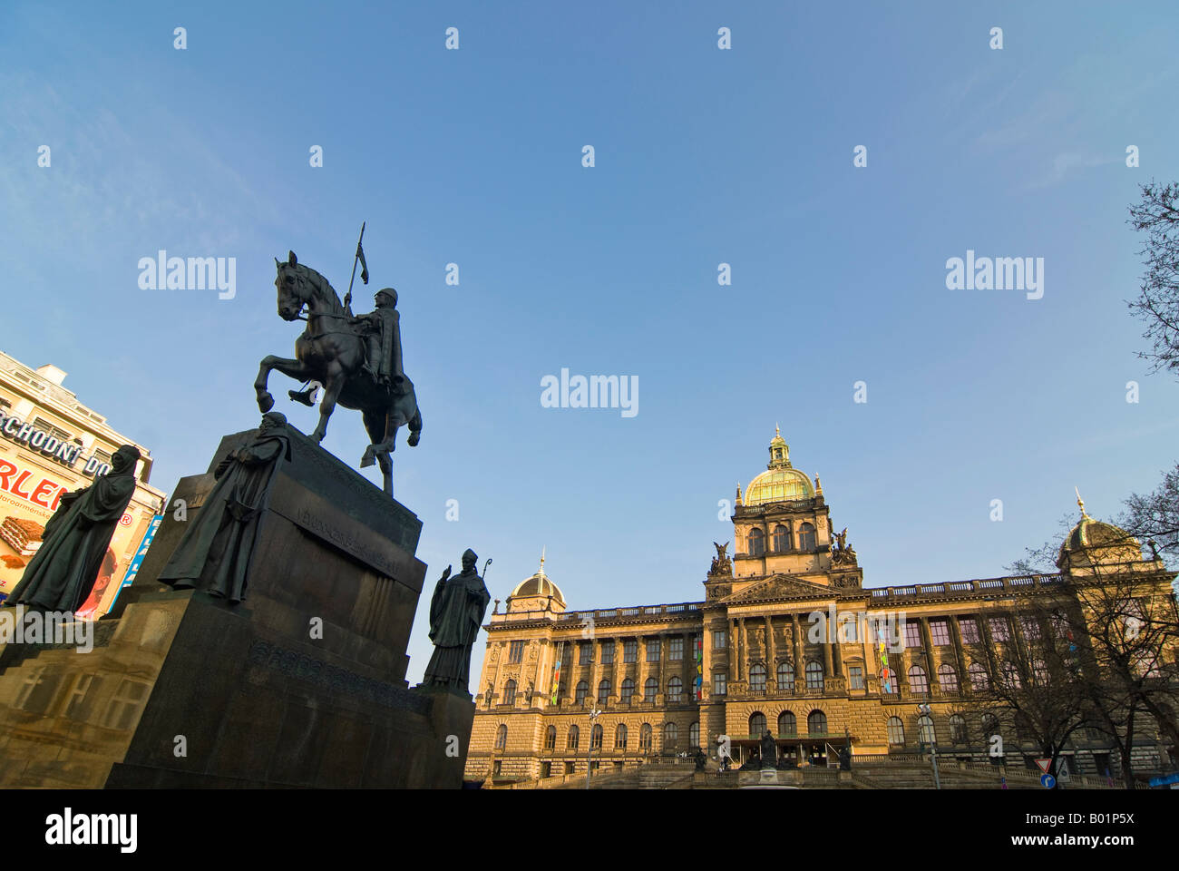 Austere facade Banque de photographies et d’images à haute résolution ...