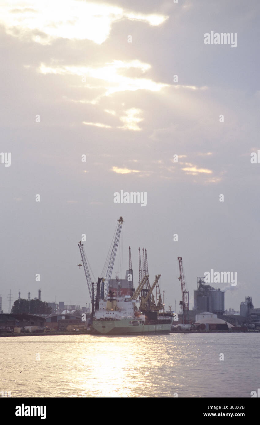 Anvers de port Banque de photographies et d’images à haute résolution - Alamy