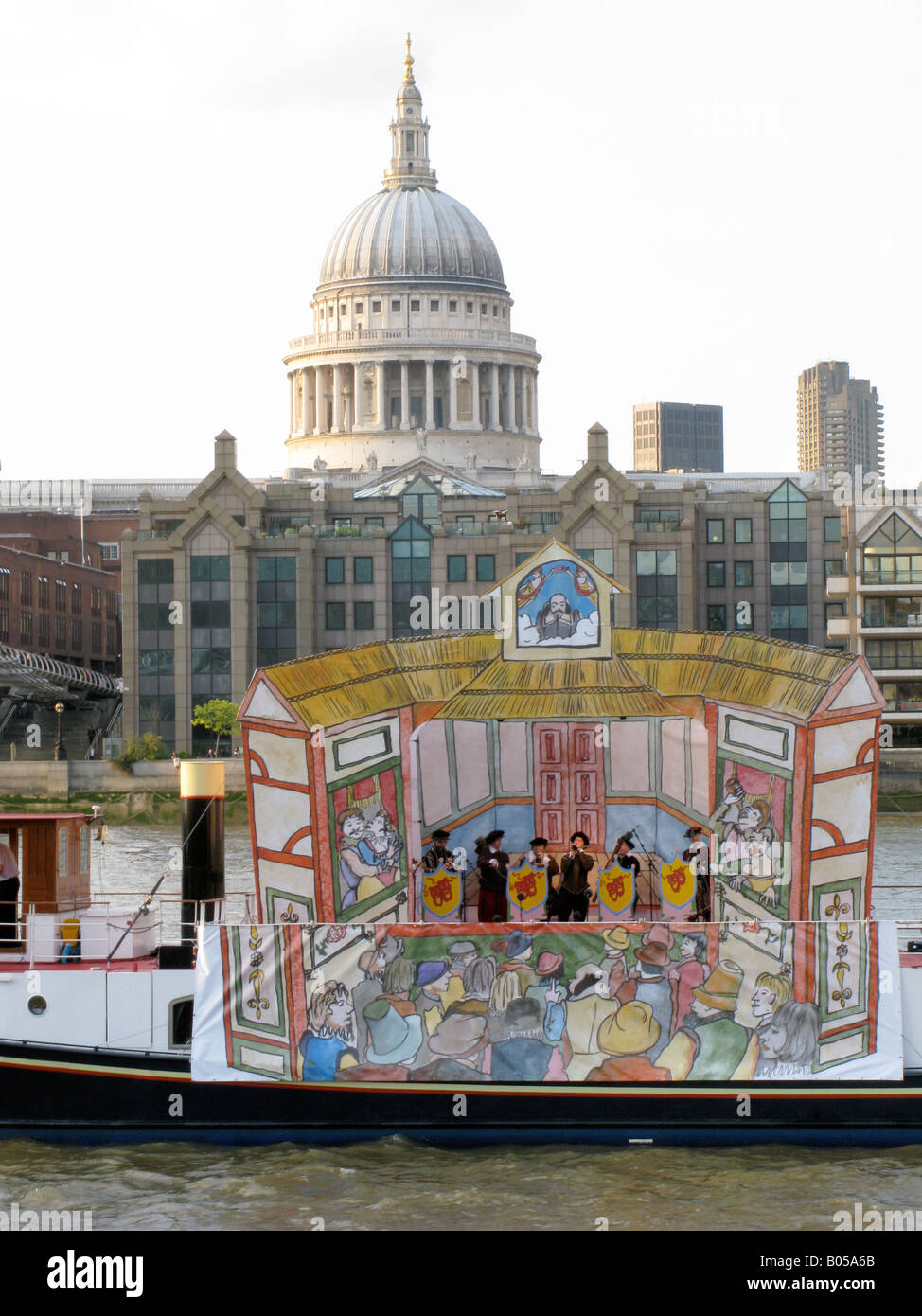 UK- Pageant sur une péniche sur la Tamise pour célébrer le Jour de la ...
