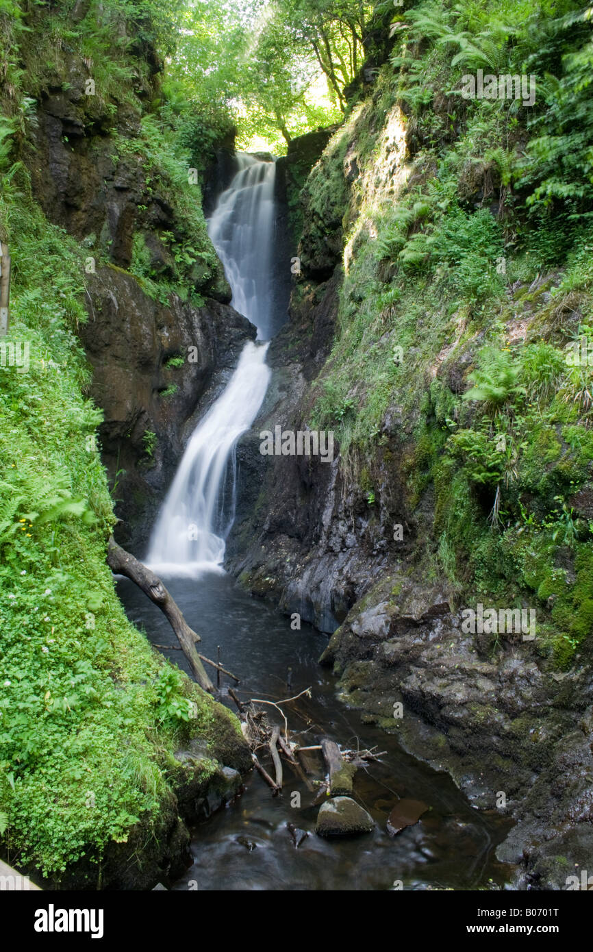 Ess na larach cascade irlande Banque de photographies et d’images à ...