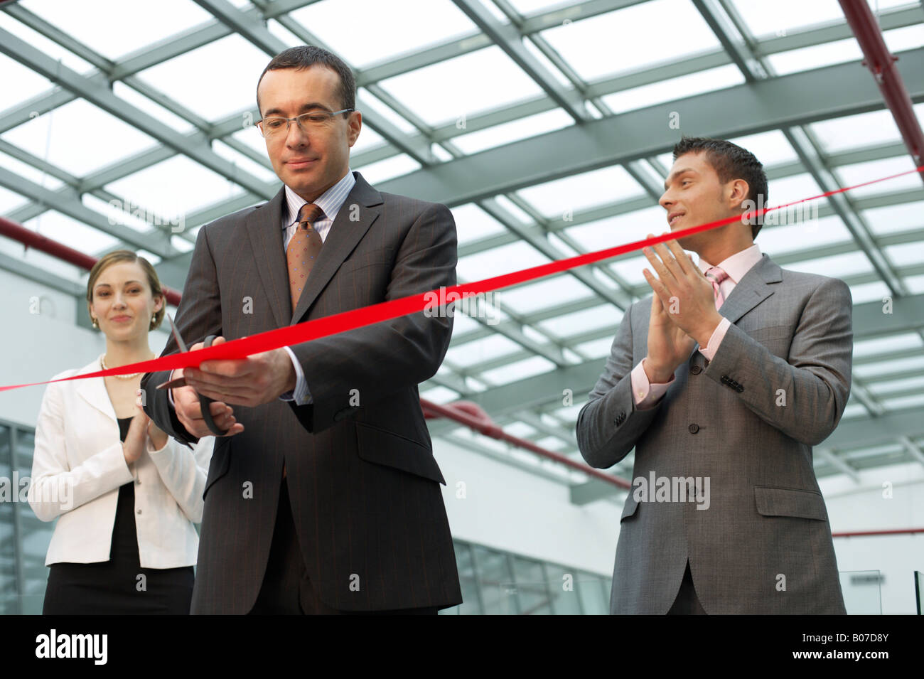 Couper Le Ruban Rouge Banque d'image et photos - Alamy