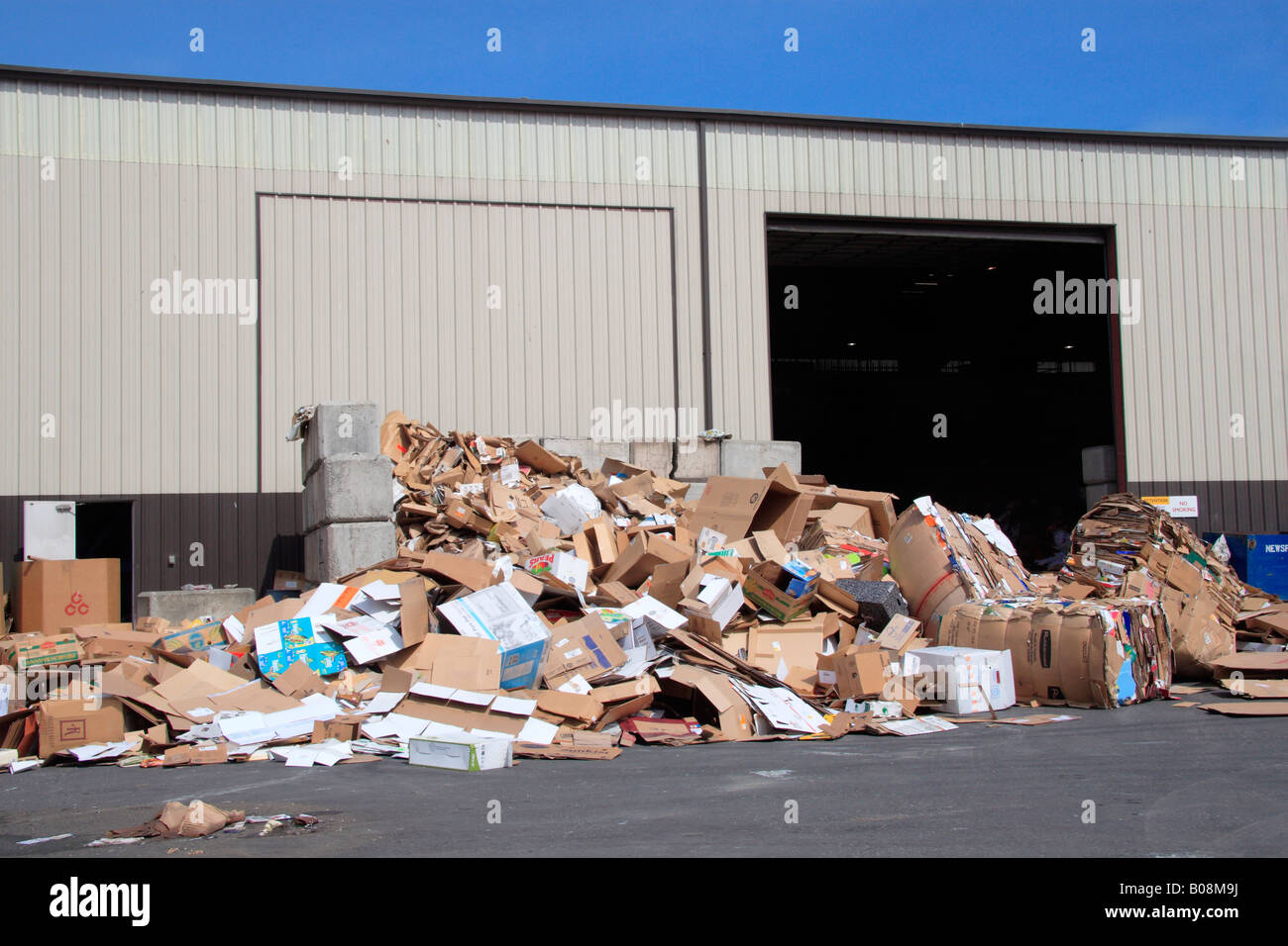 Recyclage Du Carton Banque d'image et photos - Alamy