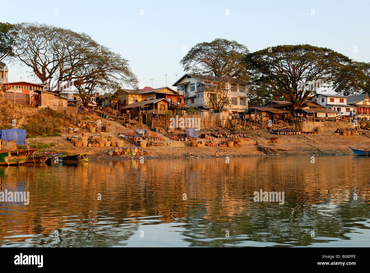 Ville de bhamo Banque de photographies et d’images à haute résolution ...