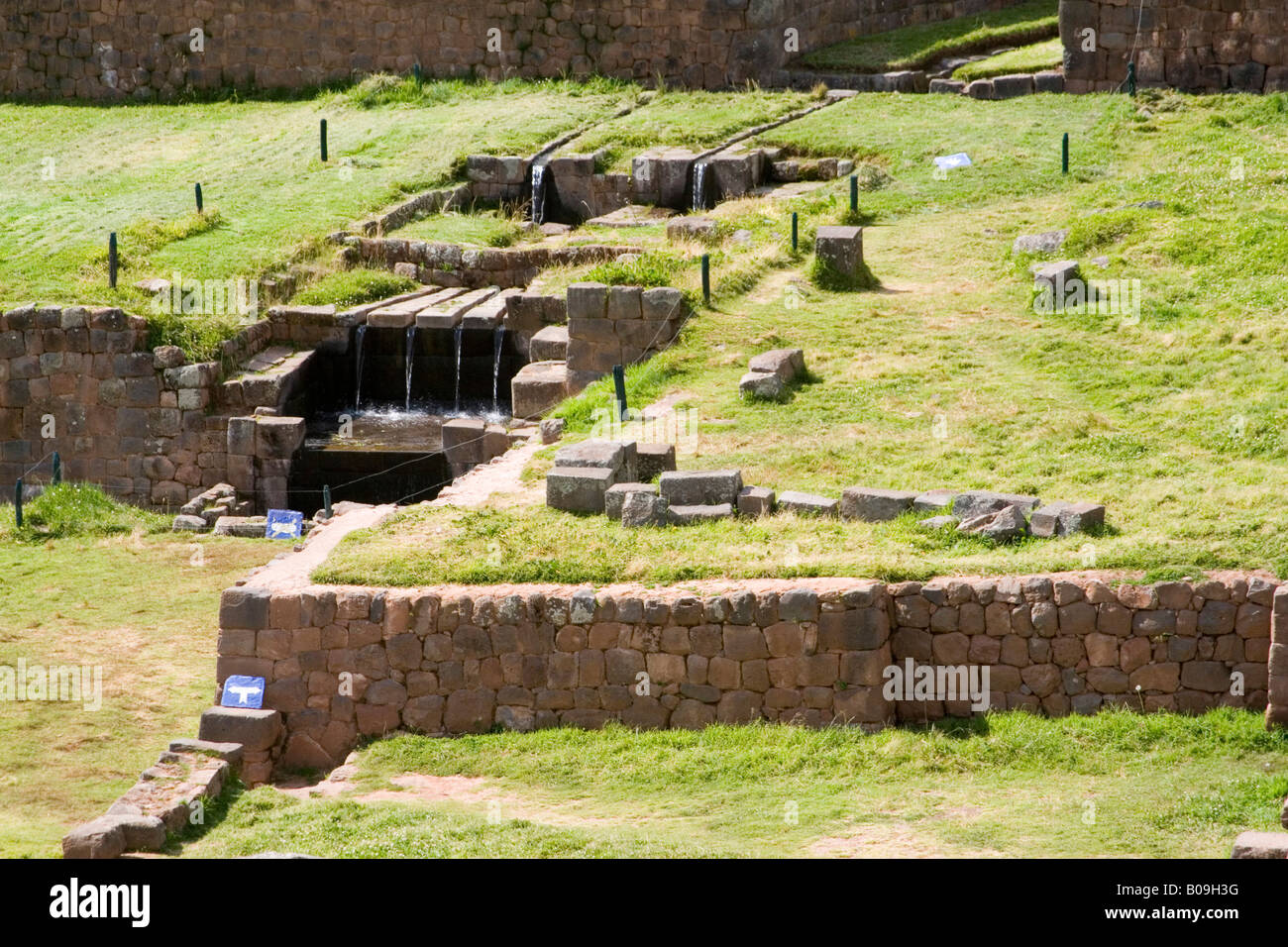 Amérique du Sud - Pérou. Site inca de Tipon avec système d'irrigation ...
