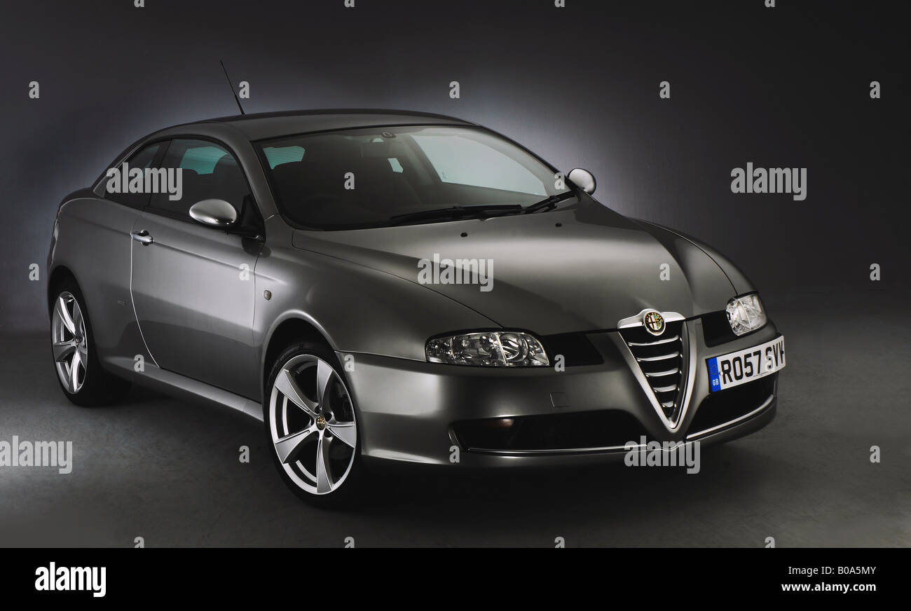 Grey alfa romeo Banque de photographies et d’images à haute résolution ...