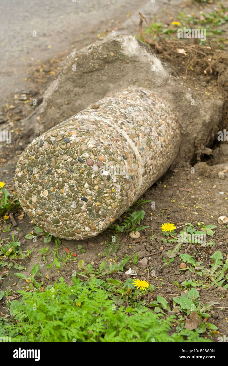 Bollards bollard damaged Banque d'image et photos - Alamy