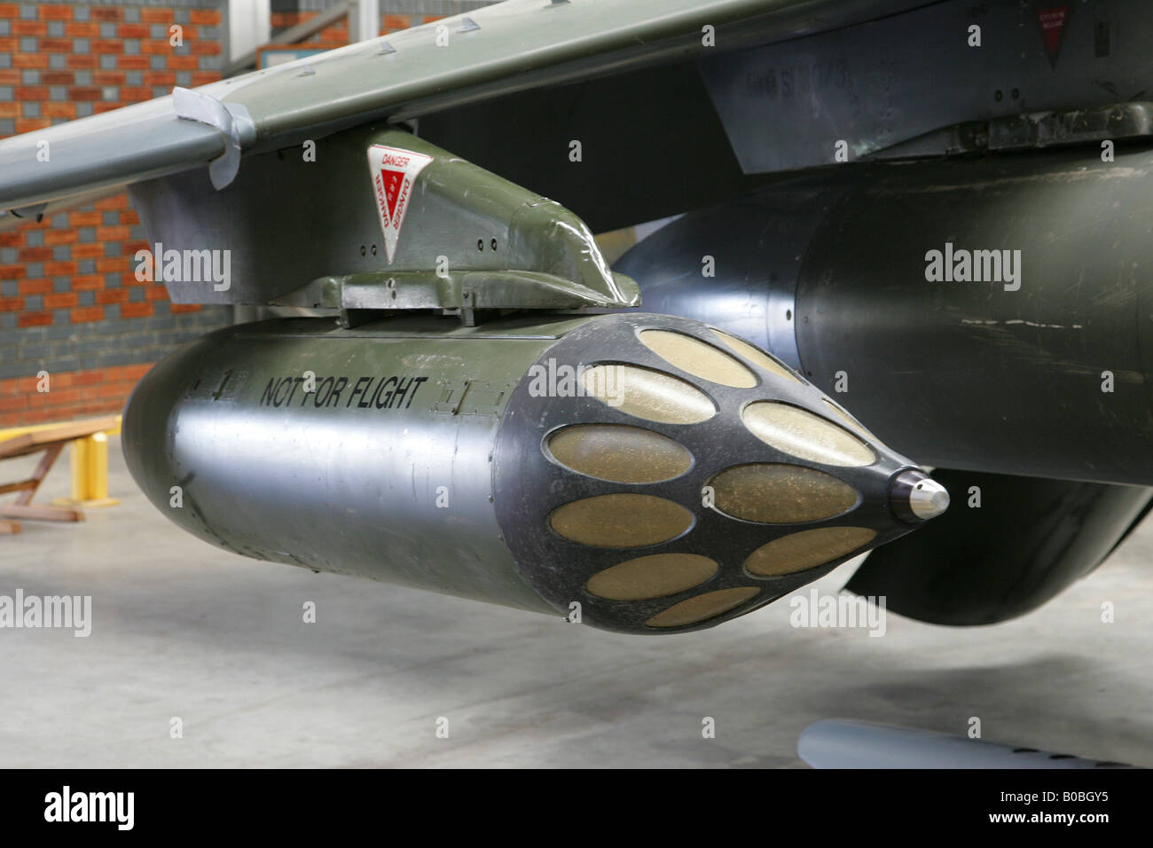 HARRIER GR3 RAF Fighter jet avion décollage vertical jump jet pod ...