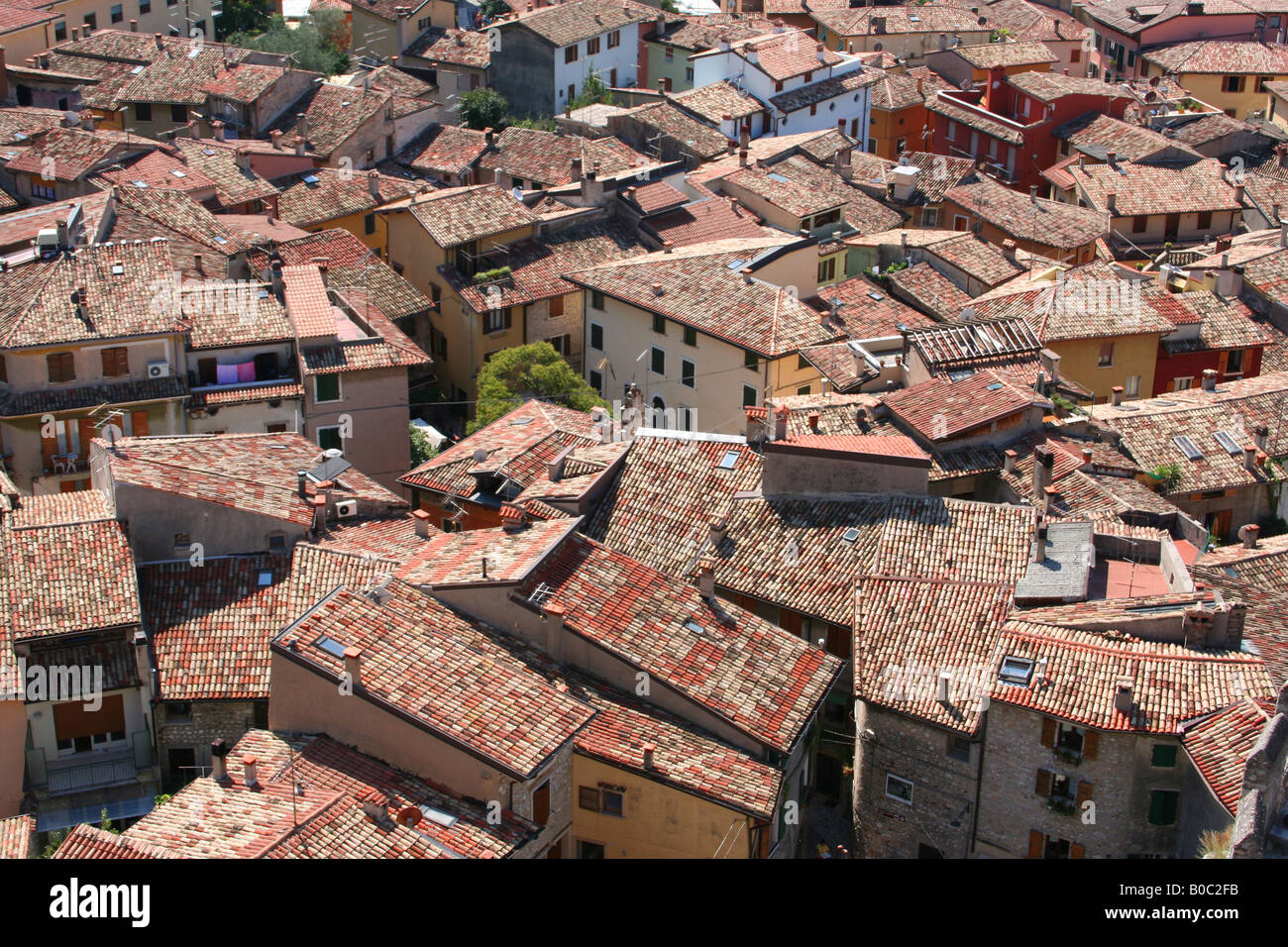 Toits de tuiles en terre cuite italie Banque de photographies et d ...