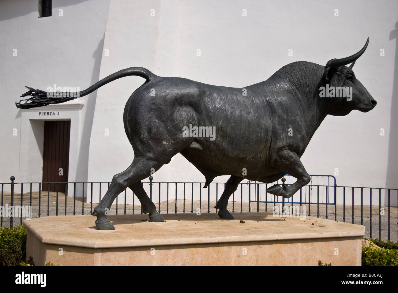 Statue de taureau ronda Banque de photographies et d’images à haute résolution - Page 2 - Alamy