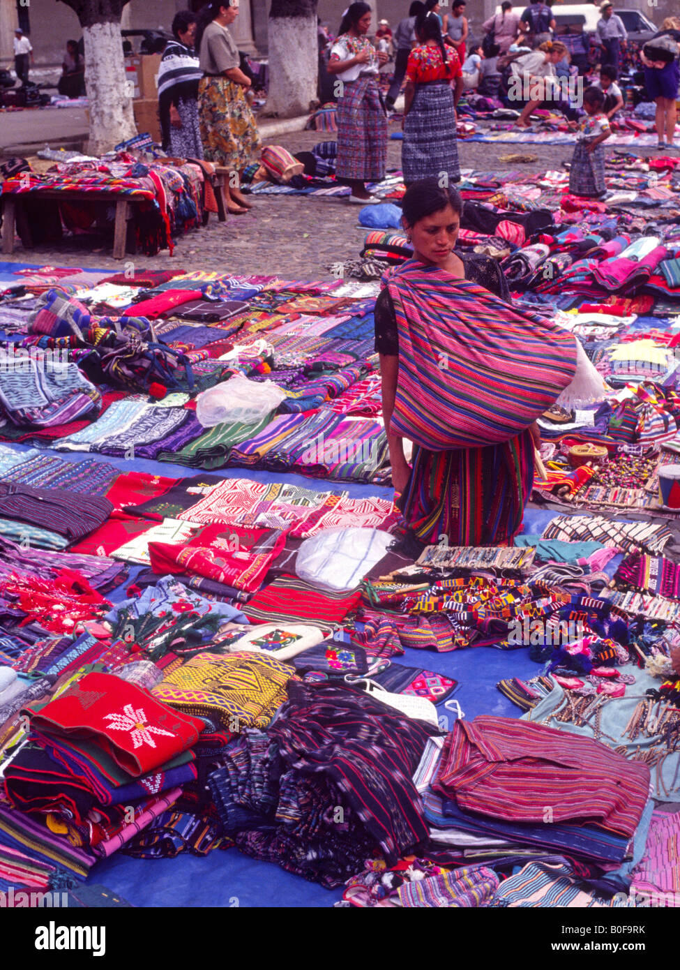 Tissu textile maya huipil Banque de photographies et d’images à haute ...