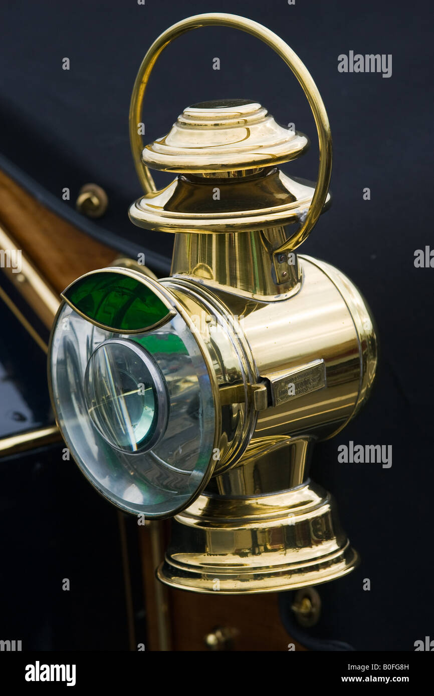 Vintage brass car lamp Banque de photographies et d’images à haute ...