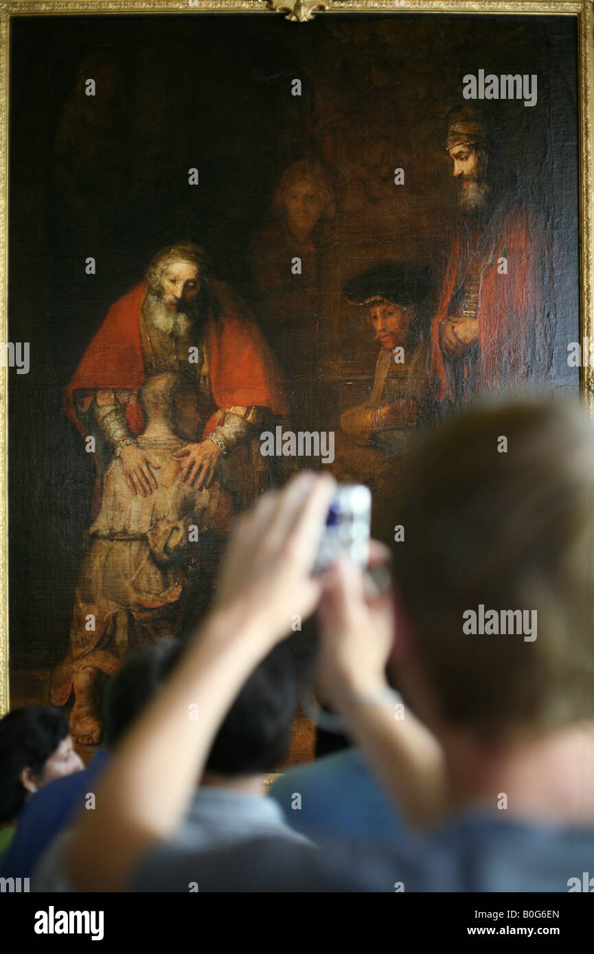 Visiteur de prendre photo du célèbre tableau de Rembrandt "Le retour du ...