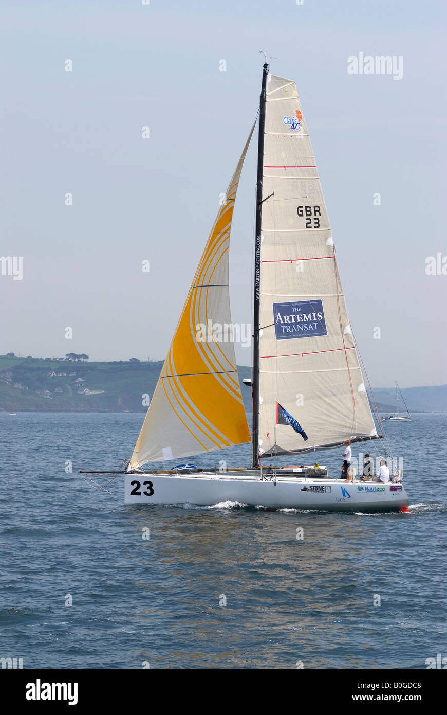 La classe 40 bateau de course Clarke Offshore Racing skippé par Simon ...