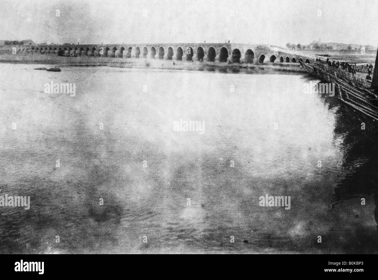 Mosul bridge Banque de photographies et d’images à haute résolution - Alamy