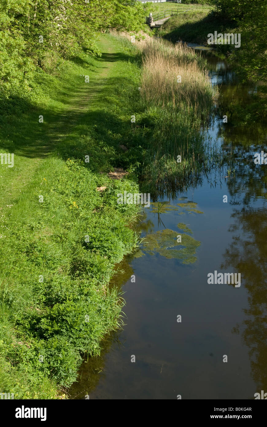 Chemin de halage chemin de halage voie navigable voie navigable Banque ...