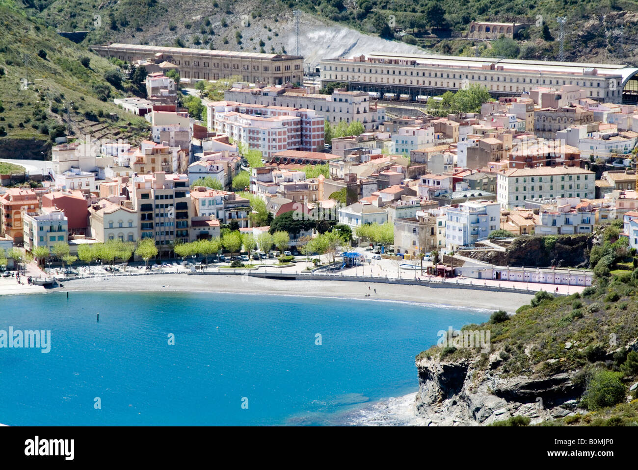Portbou espagne spainsh town beach gare boarder mer méditerranée ...