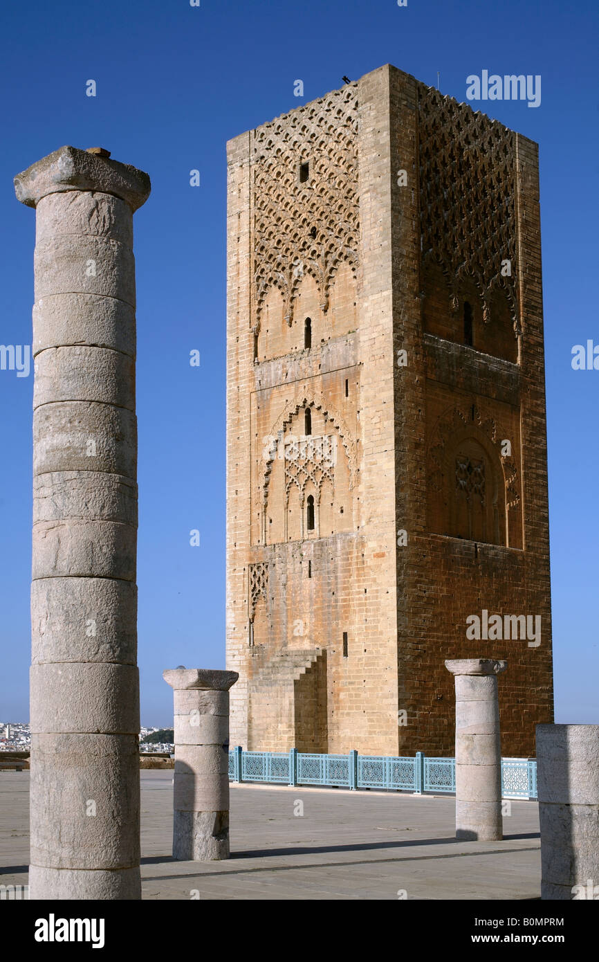 Tour de la mosquée Hassan. Rabat, Maroc Photo Stock - Alamy