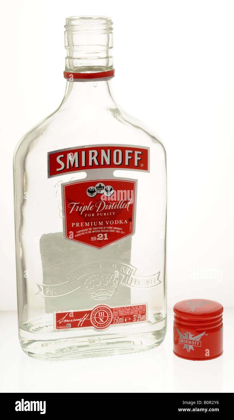 Smirnoff bottle Banque de photographies et d’images à haute résolution ...