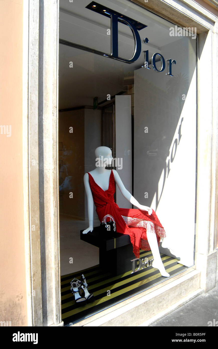 Piazza di spagna dior shop window Banque de photographies et d’images à ...