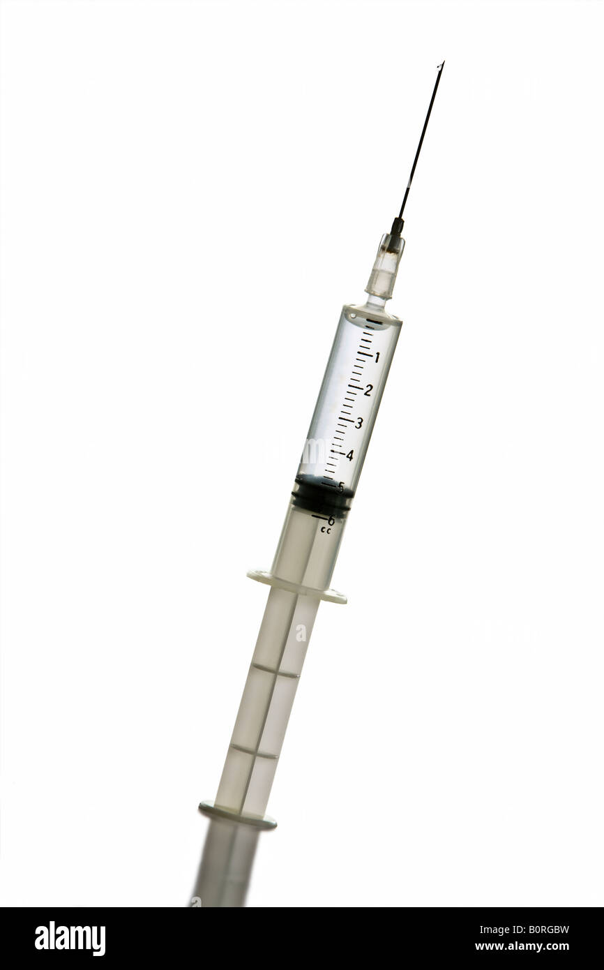 Seringue sur fond blanc Photo Stock - Alamy